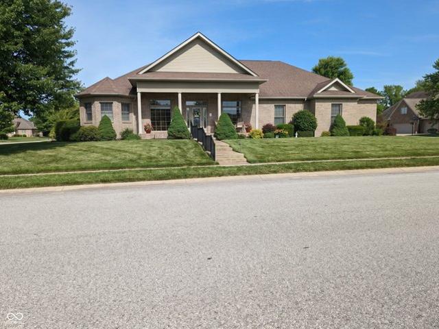 3975 Arrowwood Dr, Columbus, IN 47203
