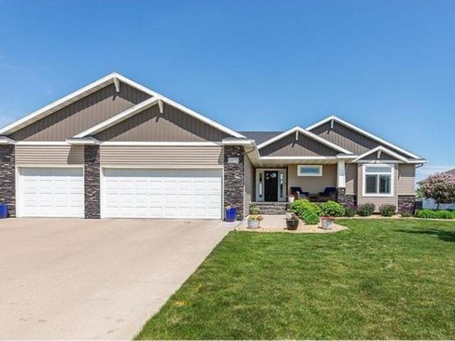 3977 49th Ave S, Fargo, ND 58104