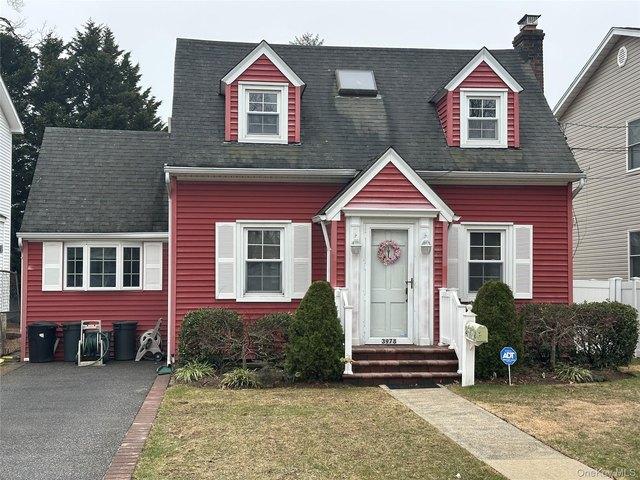3978 William St, Seaford, NY 11783
