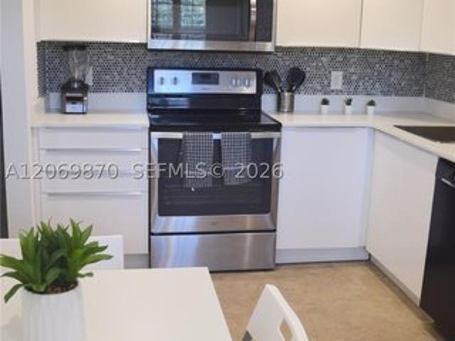 3970 Oaks Clubhouse Dr Apt 306, Pompano Beach, FL 33069