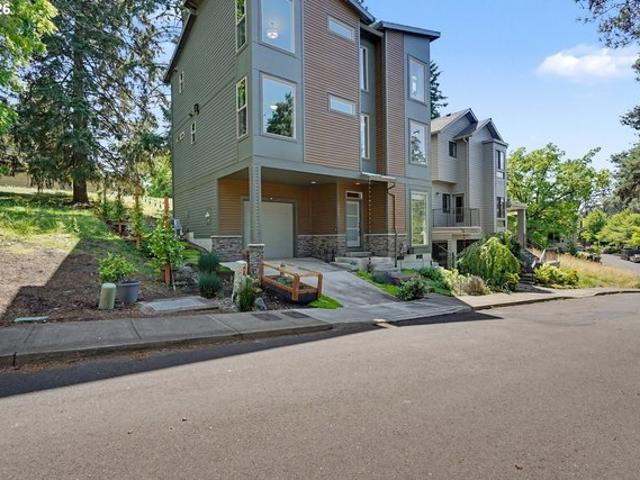3971 Village Center Dr SE, Salem, OR 97302