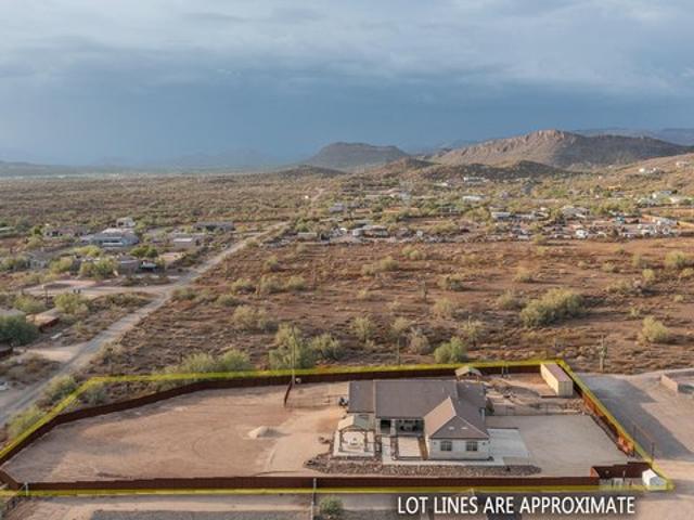 39722 N New River Rd, Phoenix, AZ 85086