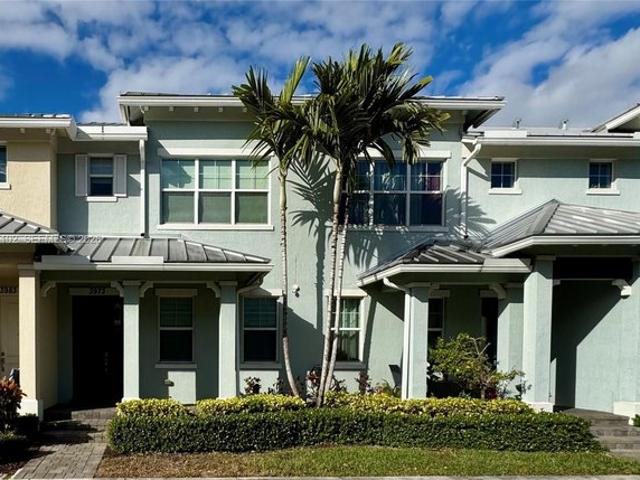 3973 Poinciana Ln, Hollywood, FL 33021