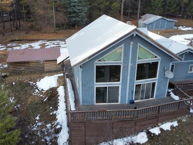 397 River View Dr, Yaak, MT 59935