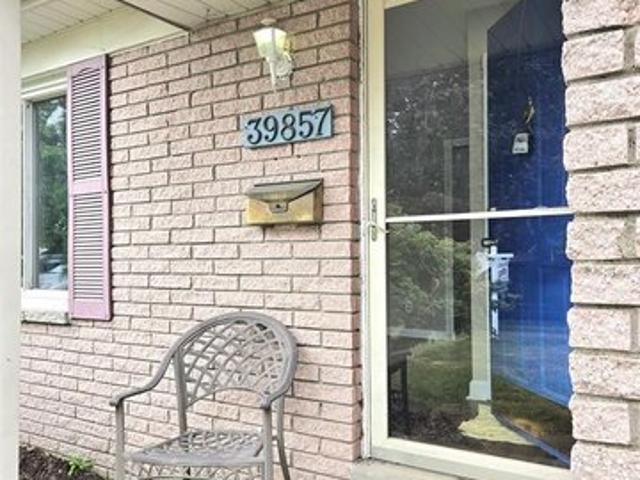 39857 John Dr, Canton, MI 48187