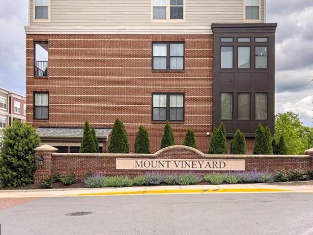 3985 Norton Pl #106, Fairfax, VA 22030