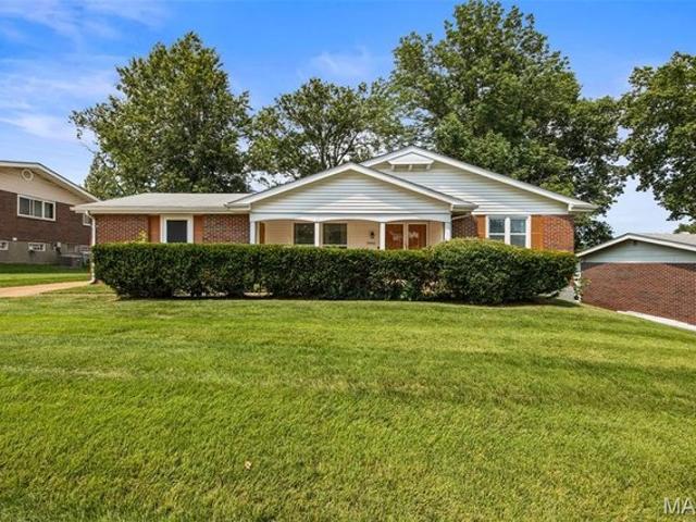 3985 Fairway Dr, Florissant, MO 63033