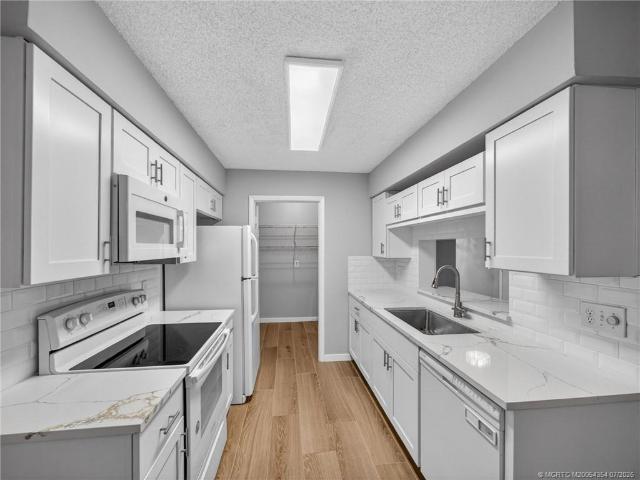 3986 NW Cinnamon Tree Cir, Jensen Beach, FL 34957 | MLS #M20054
