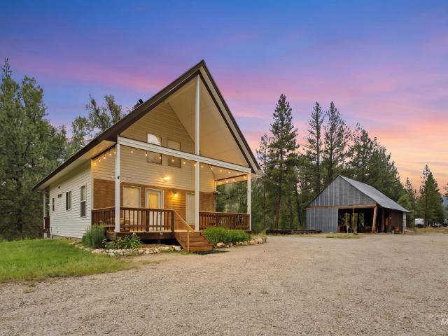 3980 N Pine Featherville Rd