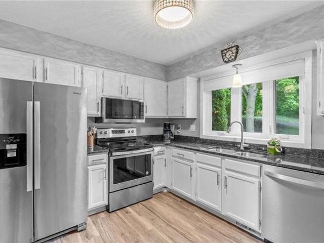 3980 Orchid Ln N, Plymouth, MN 55446