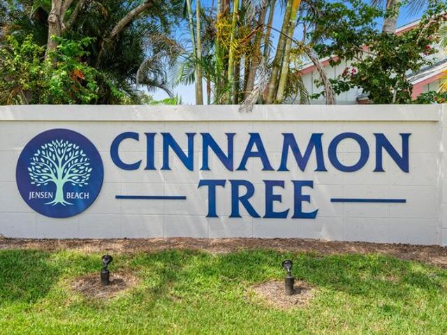 3981 NW Cinnamon Tree Cir, Jensen Beach, FL 34957