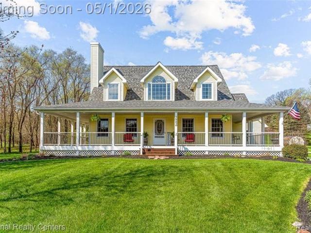 3983 Wing Dr, Hamburg Township, MI 48169