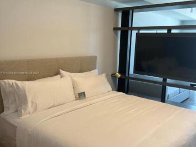 398 5th St NE #2402, Miami, FL 33132
