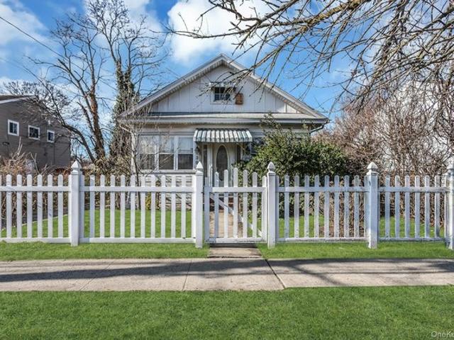 398 Babylon Tpke, Freeport, NY 11520