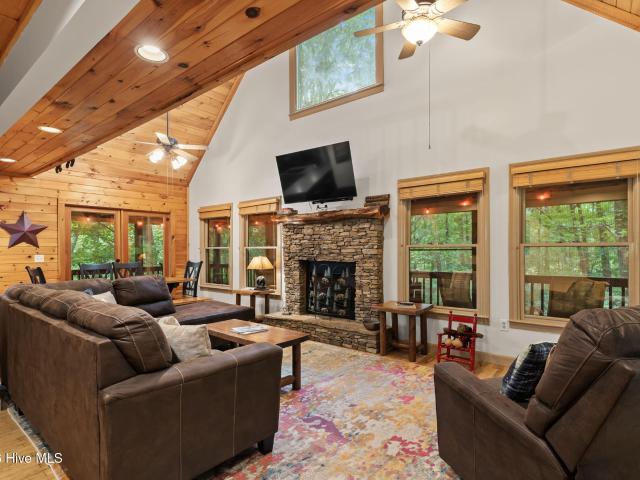 398 Mountain Tops Circle
