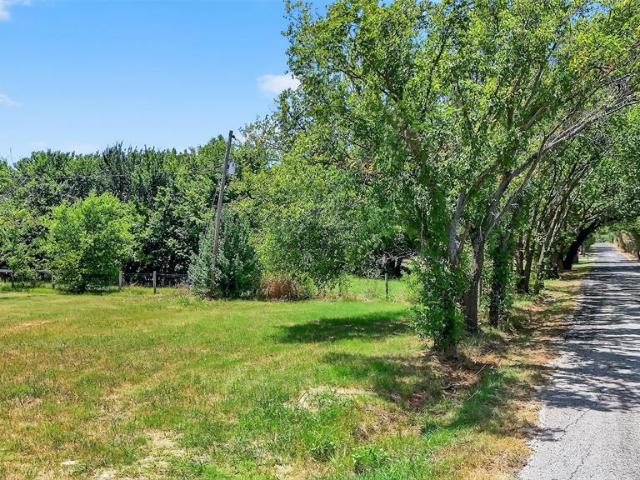 398 Phillips St, Callisburg, TX 76240 | MLS #21018 | Compass