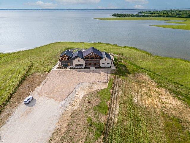 398 Timberland Hts, Windom, TX 75492