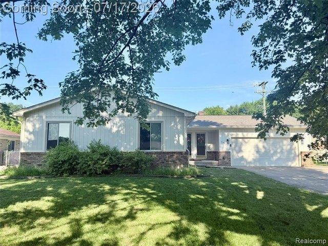 39941 Bridgeview St, Harrison Township, MI 48045
