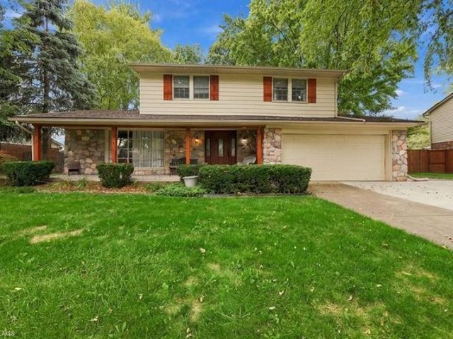 39948 Twenlow Dr, Clinton Township, MI 48038