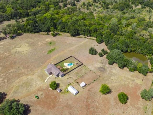 3995 County Road 405, Lexington, TX 78947
