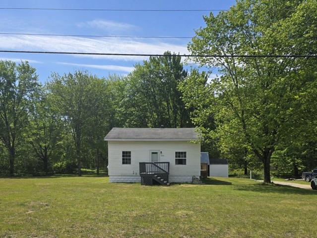 3999 E Sternberg Rd, Fruitport, MI 49415