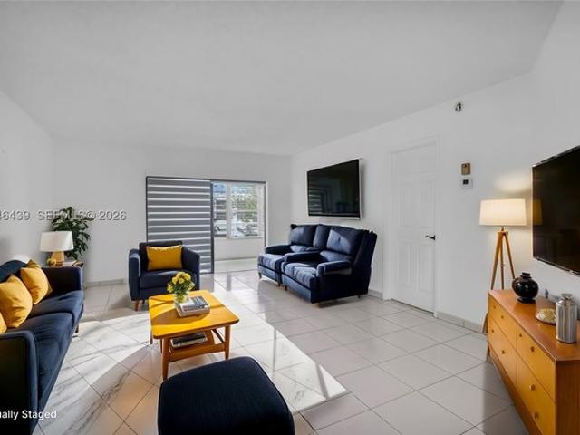 3990 NW 42nd Ave Apt 403, Lauderdale Lakes, FL 33319