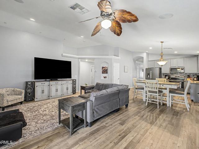 3990 n spring mountain trail