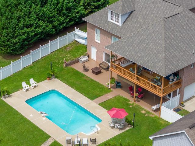 3990 Rosehaven Circle
