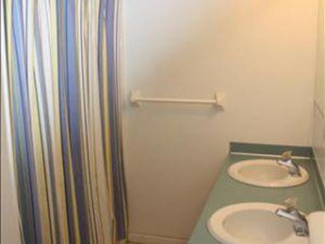 $399 1 to 3 Rooms Available *PRICE NEGOTIABLE* Clean, Cheap, Close 409 Oak Ave, Collegetown, Cornell