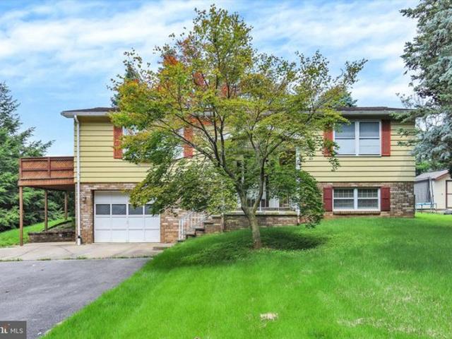 399 Garman Dr, Chambersburg, PA 17202