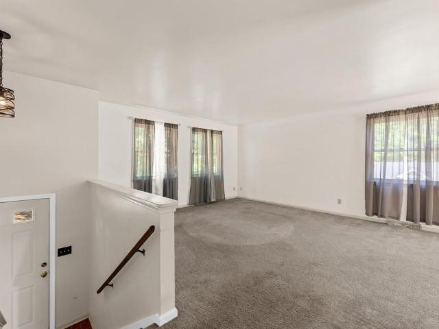 399 Logtrac Rd