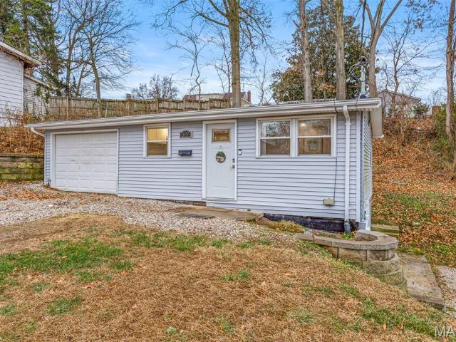 399 N 4th St, Ste. Genevieve, MO 63670 | Compass