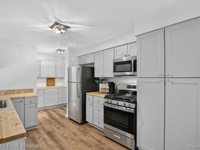 399 Surrey Heights