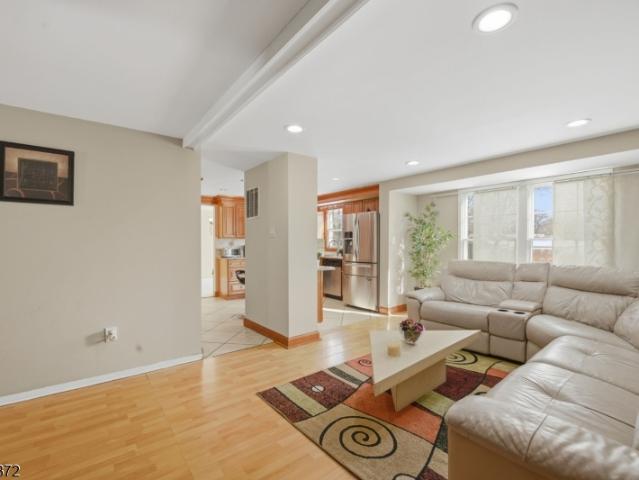 39 41 Woodland Rd