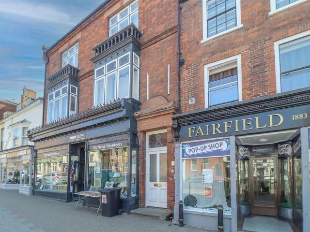 39 41 High Street, Newmarket CB8 2 bed flat to rent £1,600 pcm £369 pw