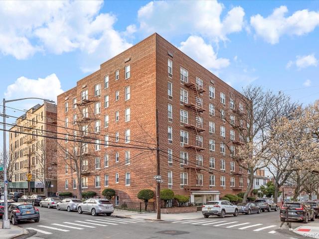 39 76 57th Street, Unit 6E