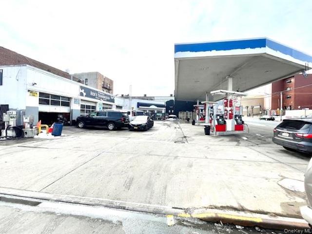 39 04 Skillman Avenue