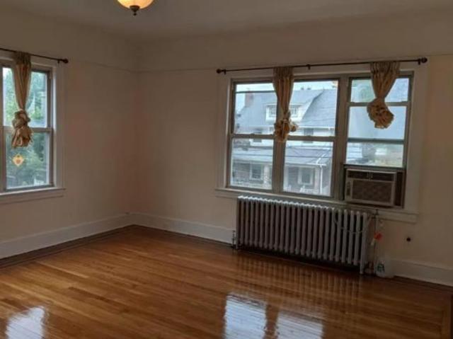 39 30 214Th 8B, Bayside, NY