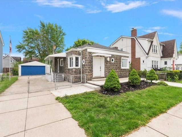 39 W Elza Ave, Hazel Park, MI 48030