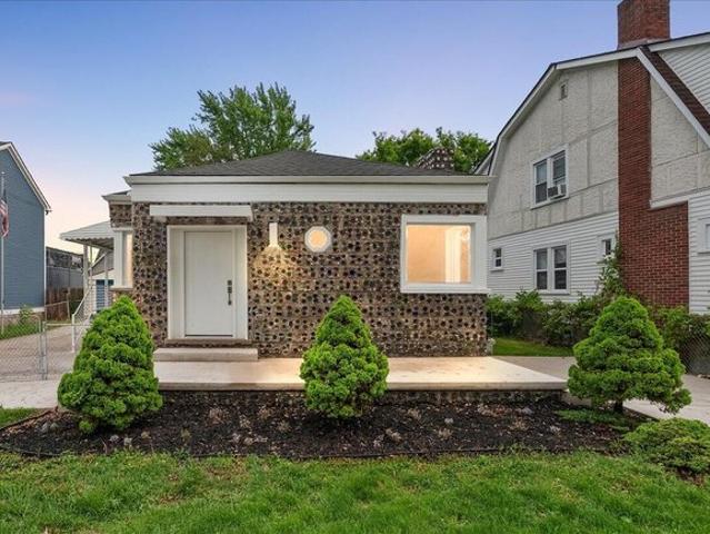39 W Elza Ave, Hazel Park, MI 48030