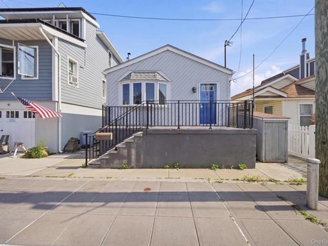 39 W 11th Rd, Far Rockaway, NY 11693