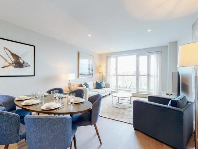 39 Westferry Circus, E14 2 bed flat to rent £3,722 pcm £859 pw