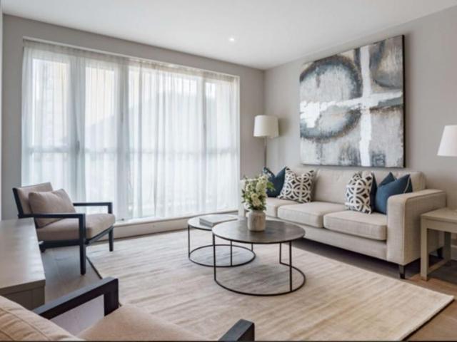 39 Westferry Circus, London 2 bed flat to rent £3,640 pcm £840 pw