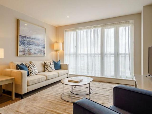 39 Westferry Circus, London, E14 2 bed apartment to rent £4,117 pcm £950 pw