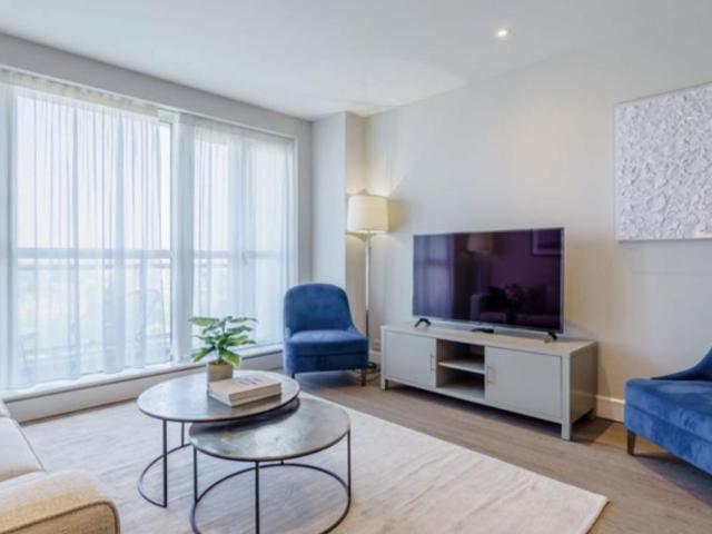 39 Westferry Circus, 39 Westferry. 2 bed apartment to rent £4,073 pcm £940 pw