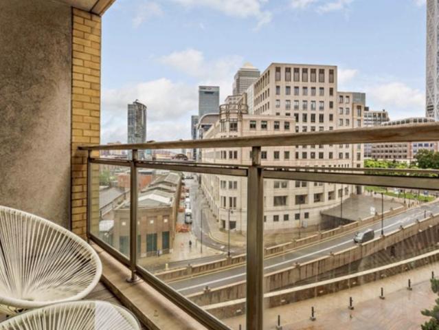 39 Westferry Circus, 39 Westferry. 2 bed apartment to rent £4,073 pcm £940 pw