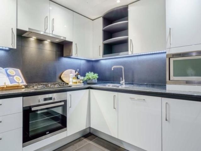 39 Westferry Circus, 39 Westferry Circus, London E14, 2 bed flat to rent, £4,030 pcm | PrimeLocation
