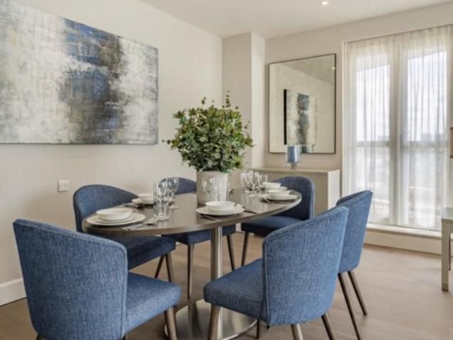 39 Westferry Circus, 39 Westferry Circus, London E14, 2 bed flat to rent, £4,117 pcm | PrimeLocation