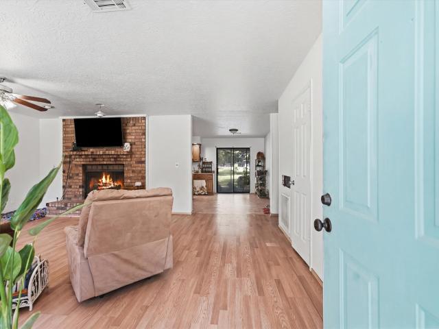 39 Wood Lodge Drive