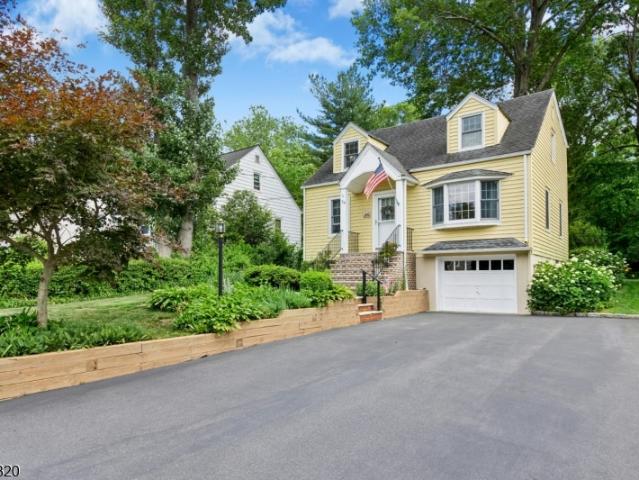 39 Woodlawn Dr